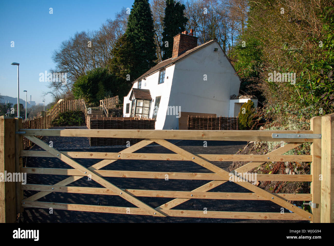 Poor foundations hi-res stock photography and images - Alamy