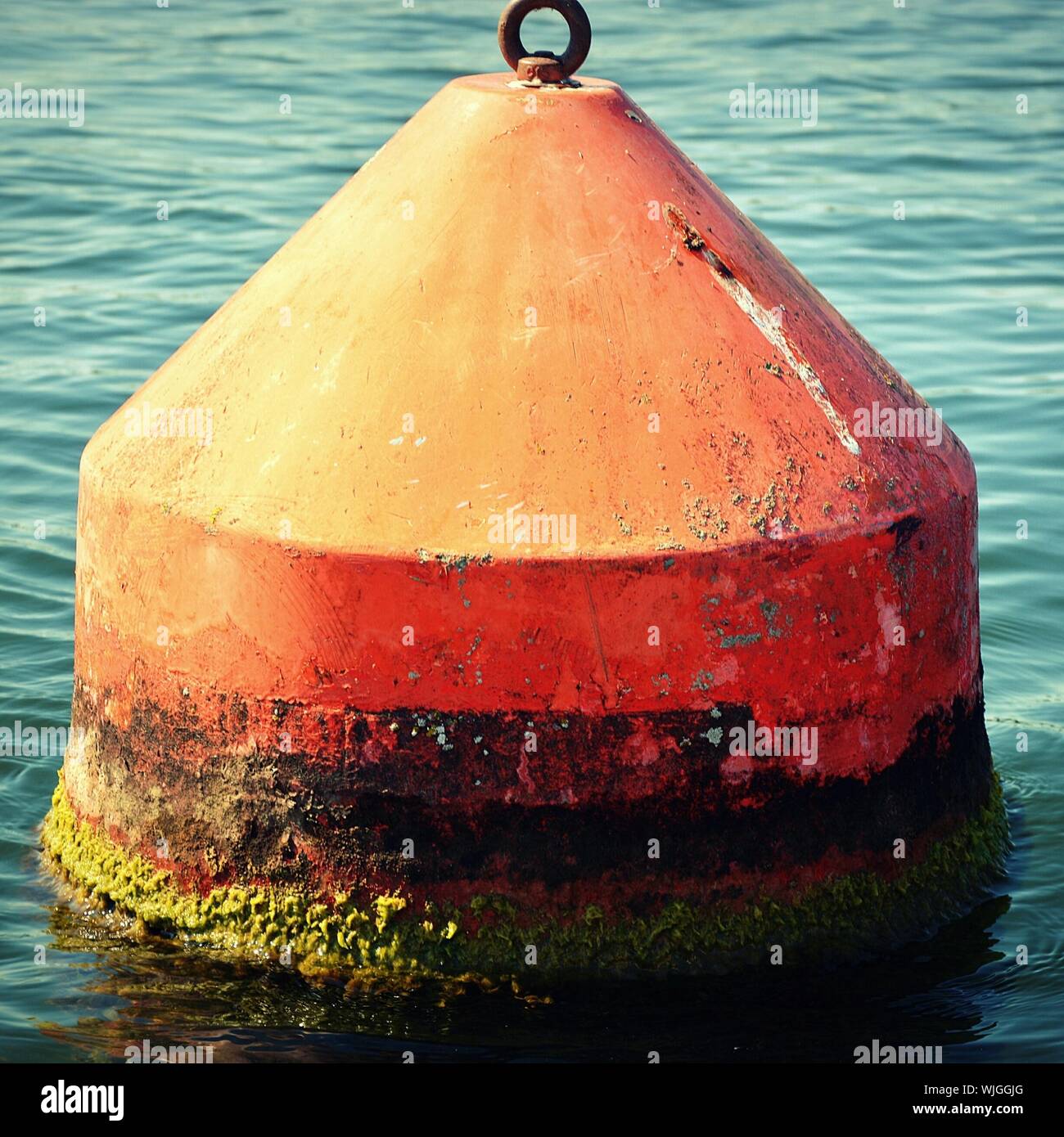 Object in the water hi-res stock photography and images - Alamy