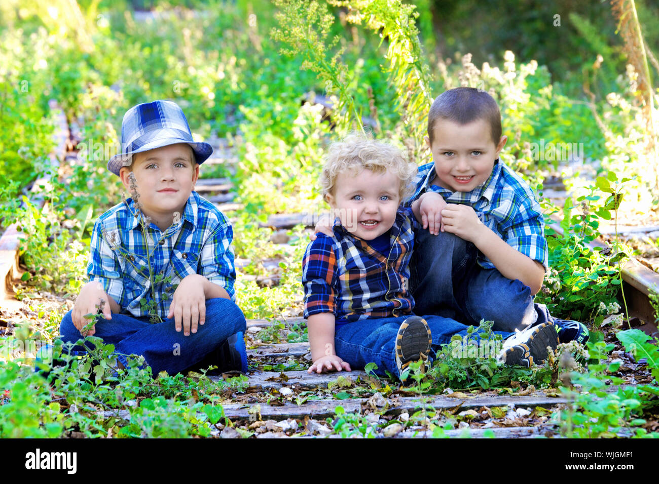 Smiling children hi-res stock photography and images - Alamy