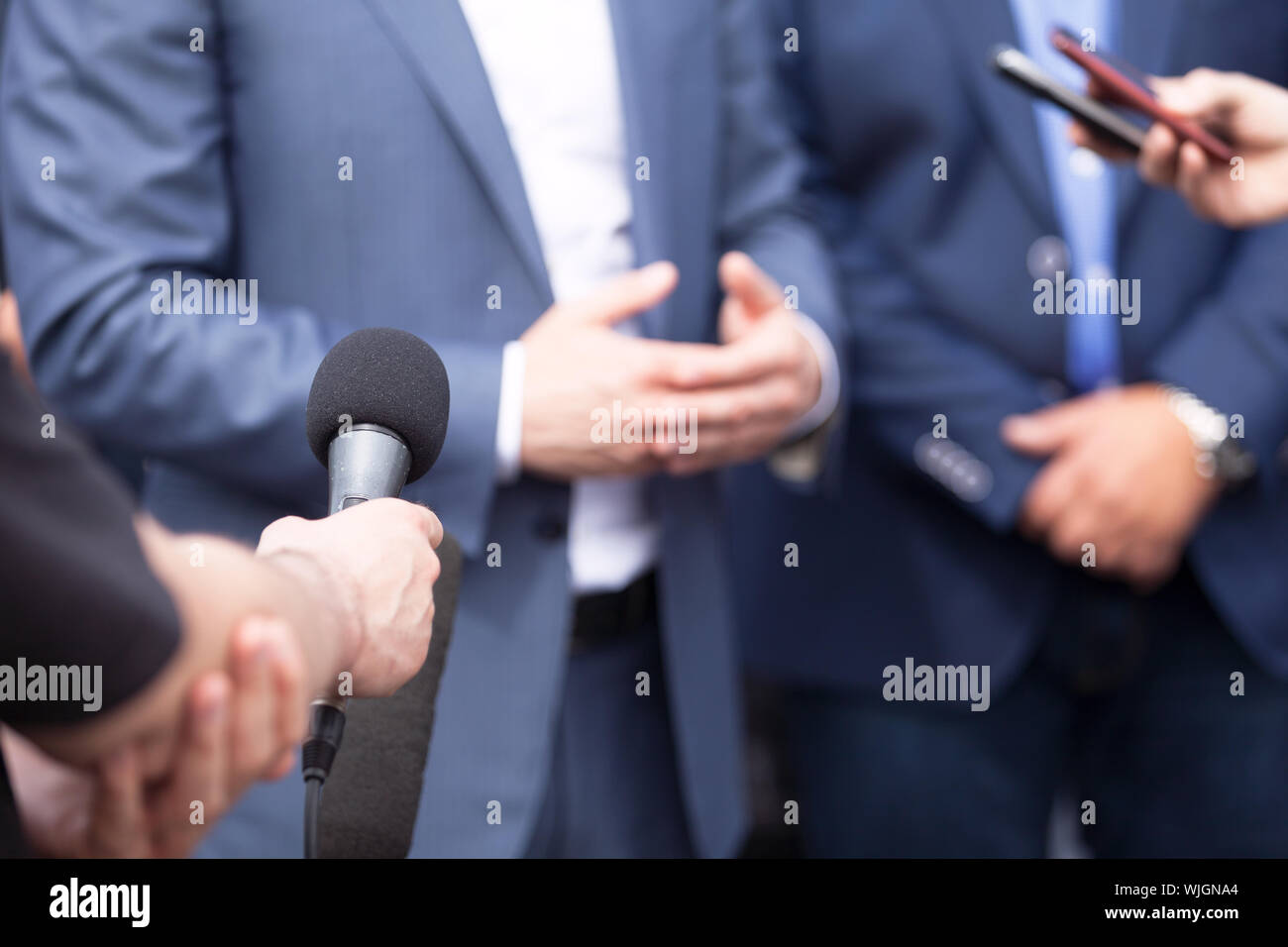 Mobile journalism interview hi-res stock photography and images - Alamy