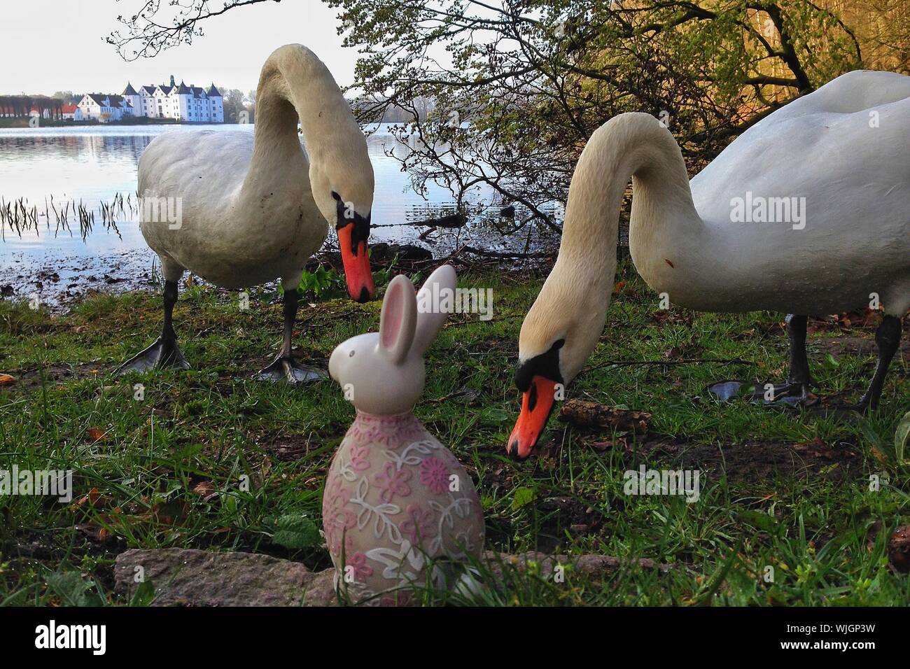 Swan lake sculpture hi-res stock photography and images - Alamy