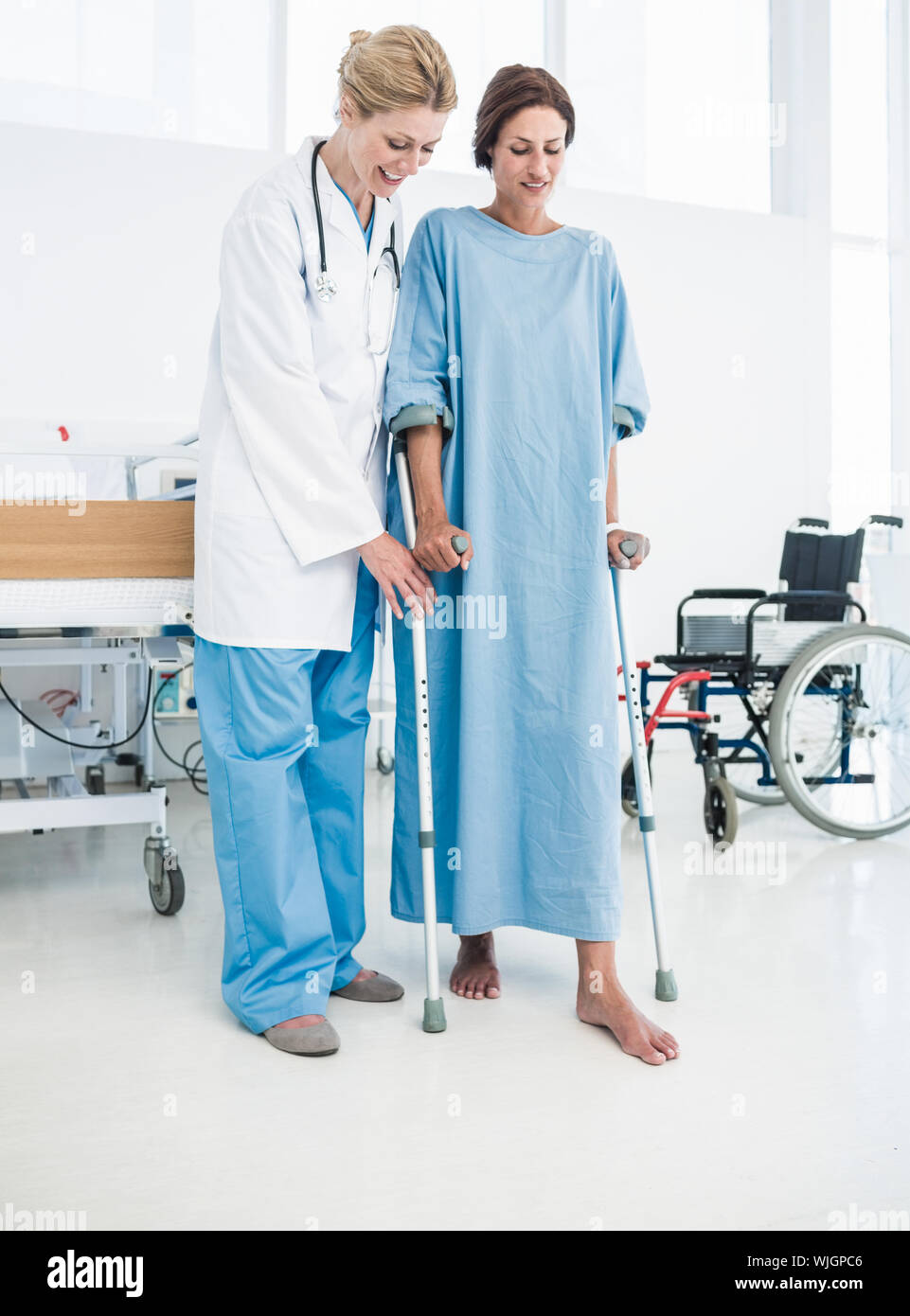 Doctor helping patient hi-res stock photography and images - Alamy