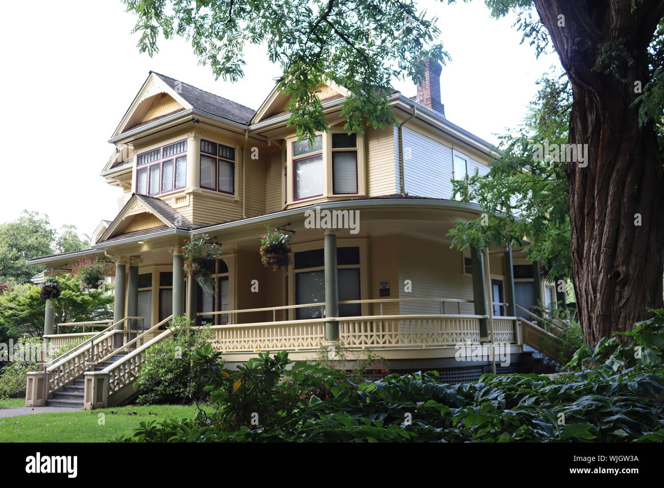 Old big house hi-res stock photography and images - Alamy