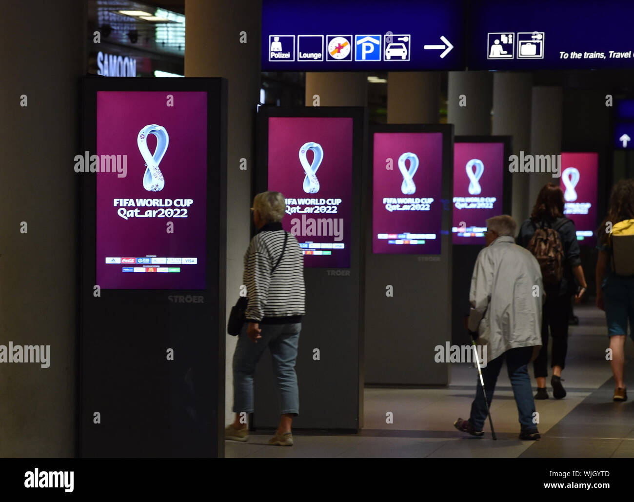 Eight billboards hi-res stock photography and images - Alamy