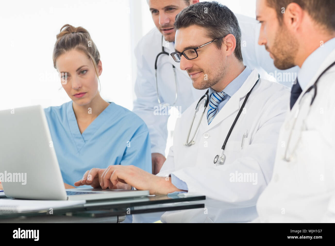 Group medical lab employees hi-res stock photography and images - Alamy