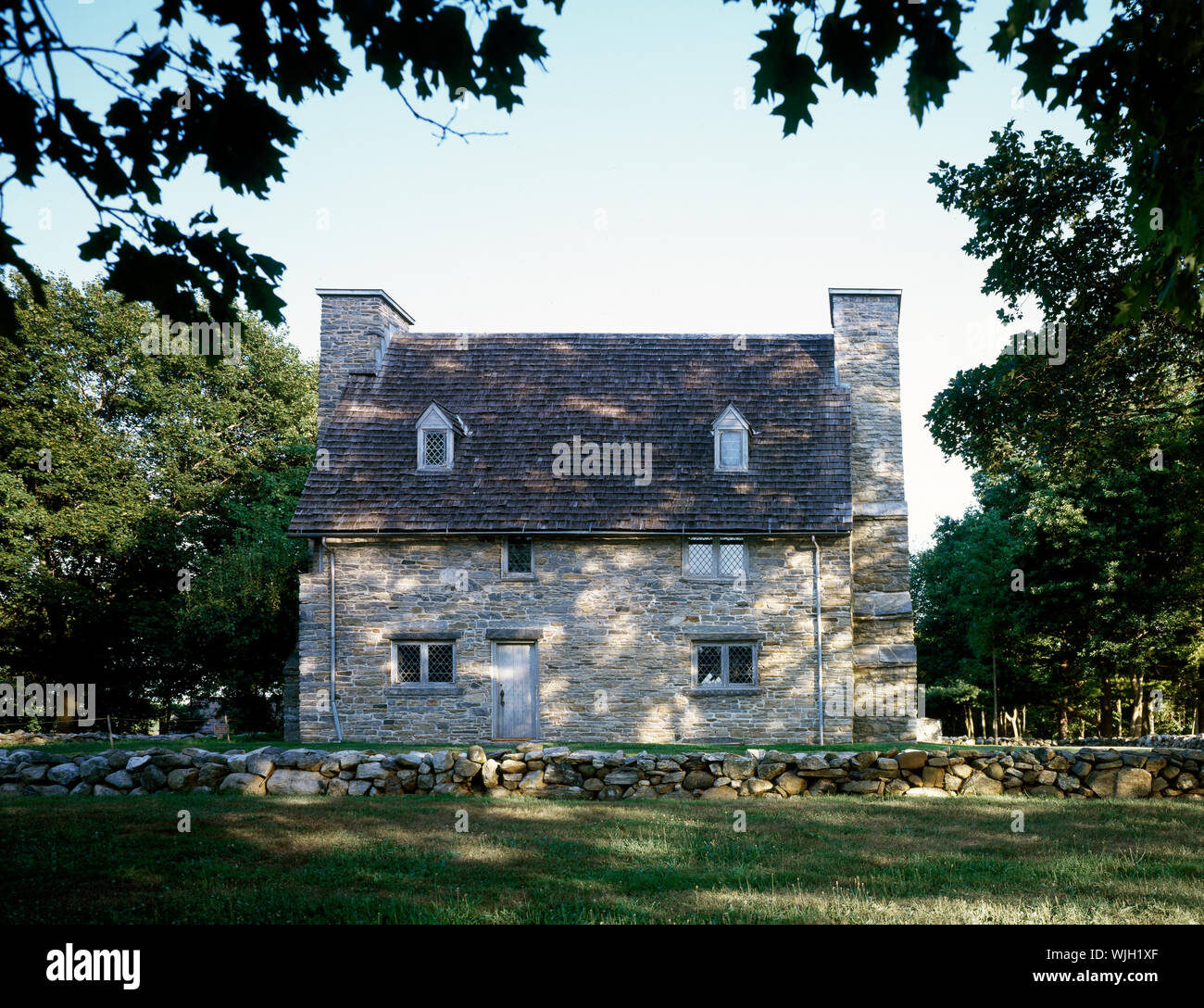 Henry whitfield house hi-res stock photography and images - Alamy