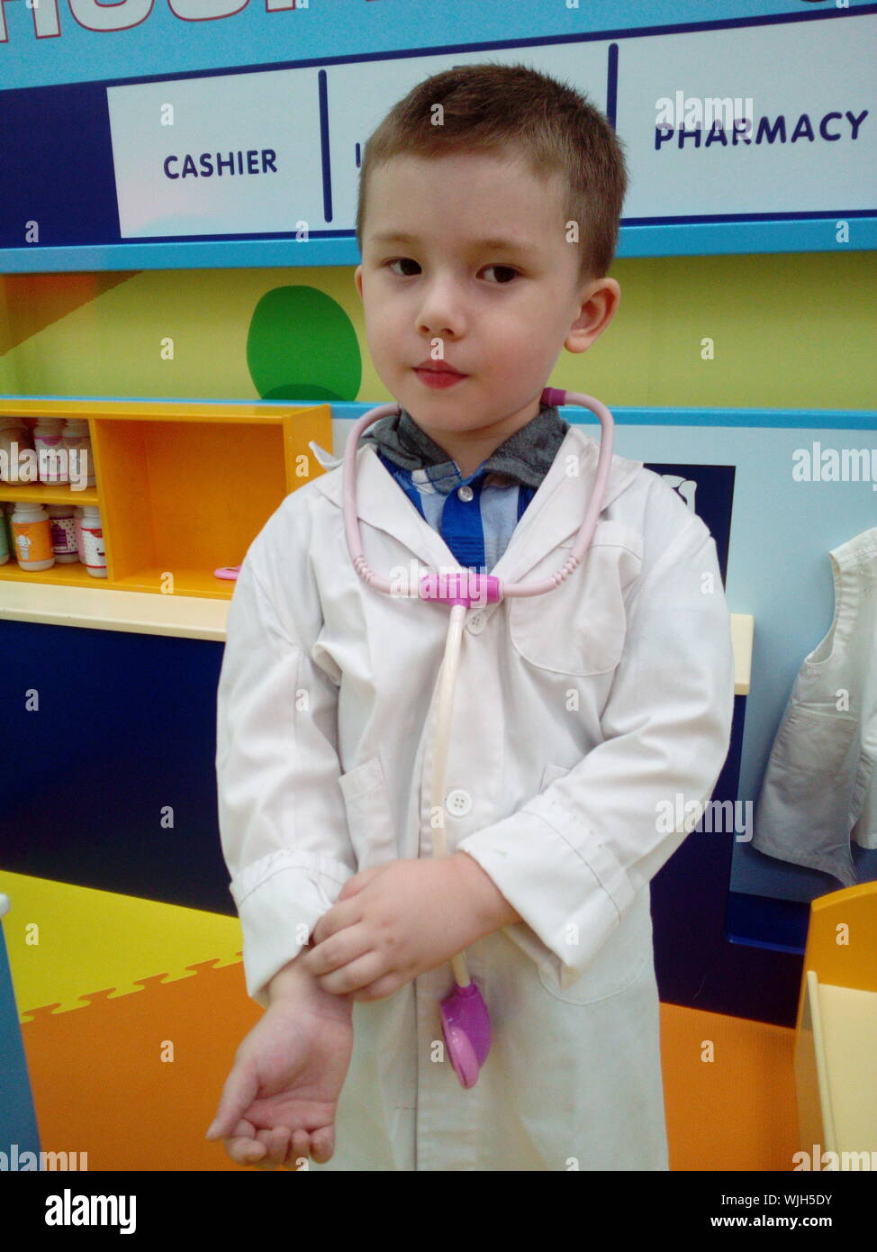 Boy with doctor hi-res stock photography and images - Alamy