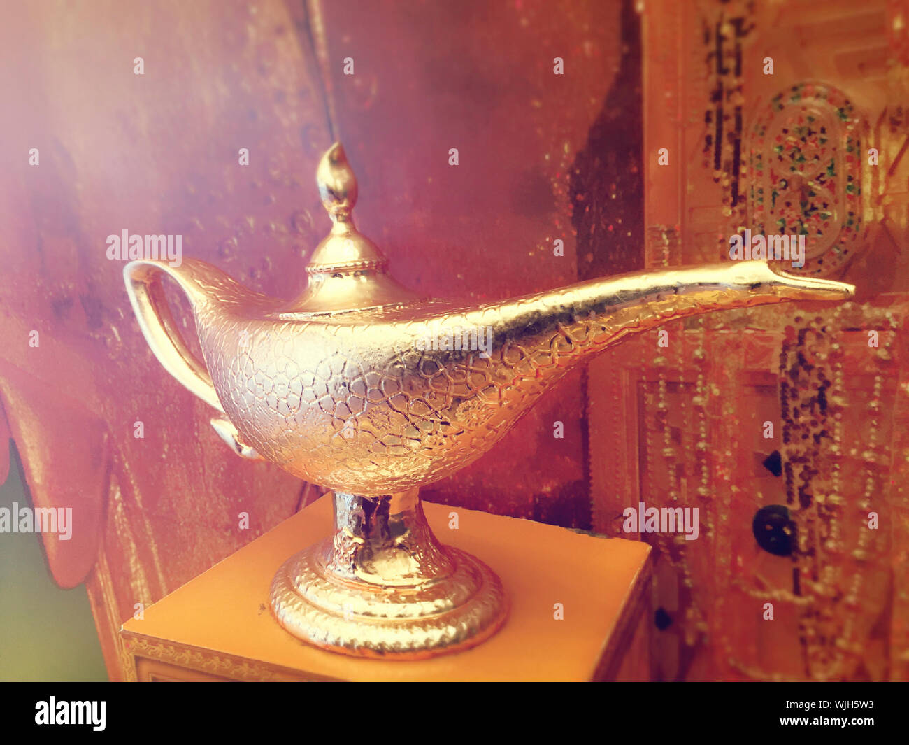 Genie lamp 3 wishes hi-res stock photography and images - Alamy