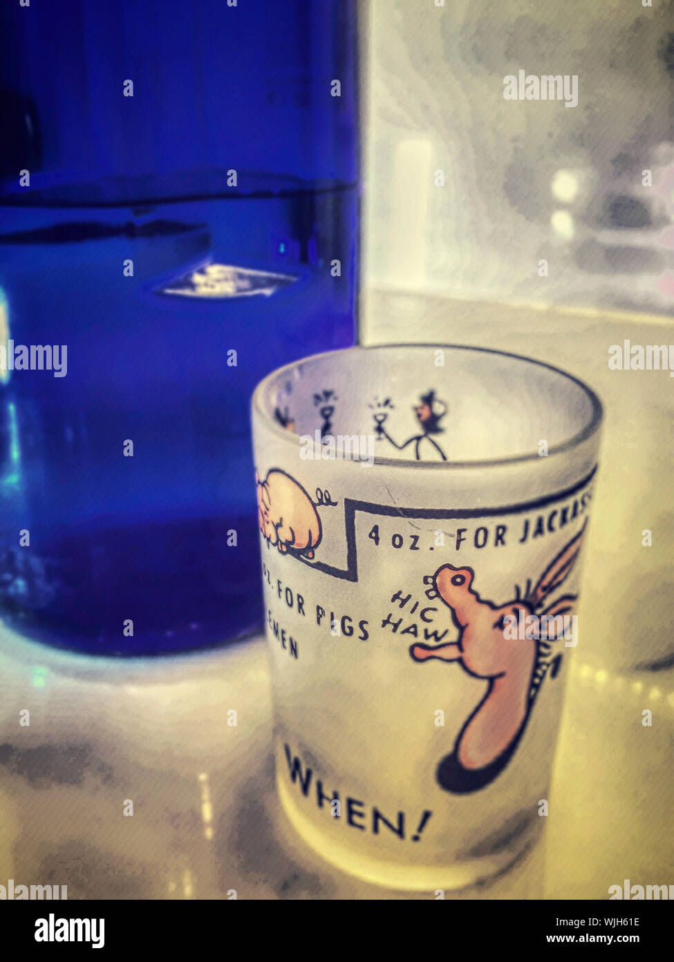 Alcohol on rocks hi-res stock photography and images - Alamy