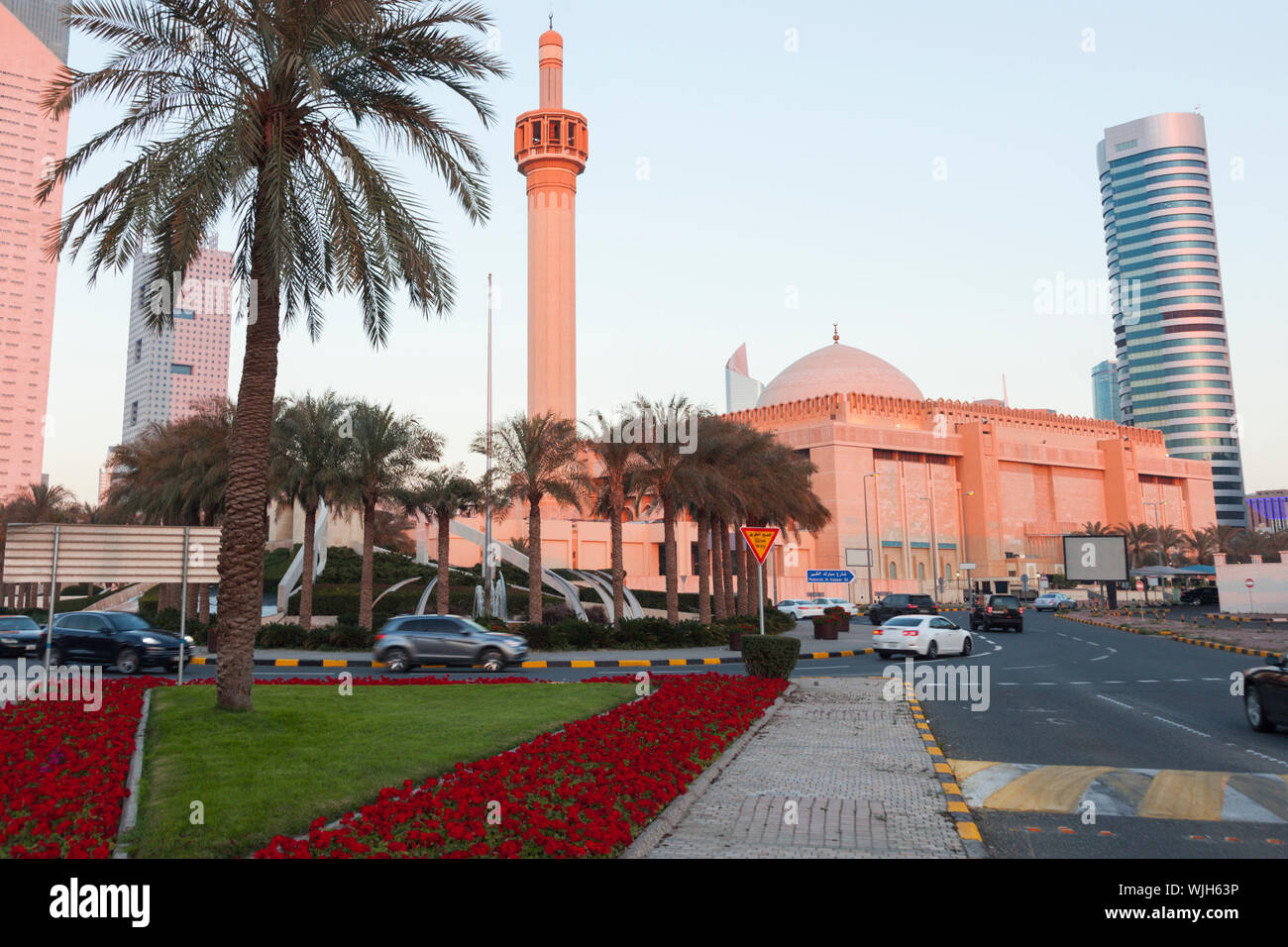 Grand Mosque in Kuwait City seen at sunset. Kuwait City, Kuwait Stock ...