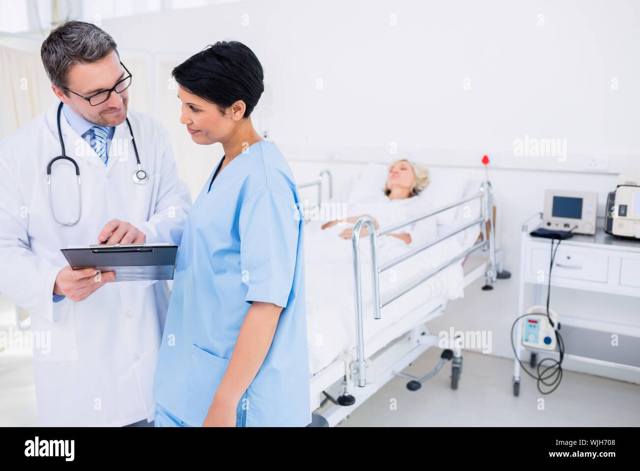 Doctor checking reports hi-res stock photography and images - Alamy
