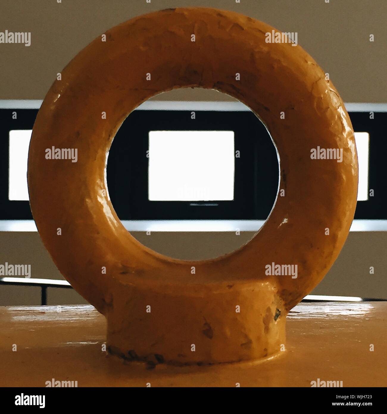 Metallic circle hi-res stock photography and images - Alamy