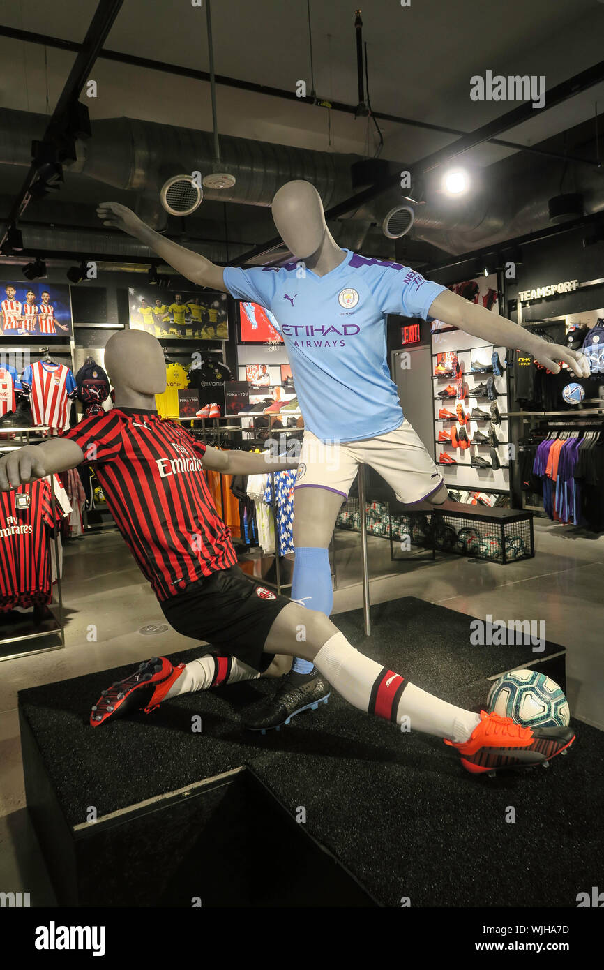 Puma Flagship Store on Fifth Avenue, New York City, USA Stock Photo - Alamy