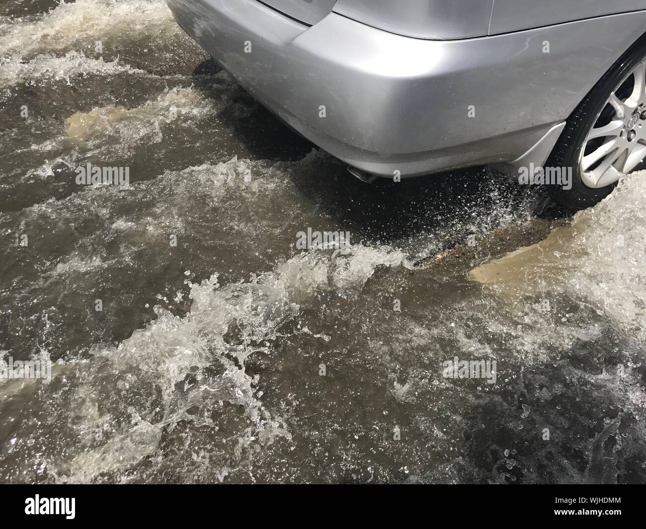 Car with water hi-res stock photography and images - Alamy