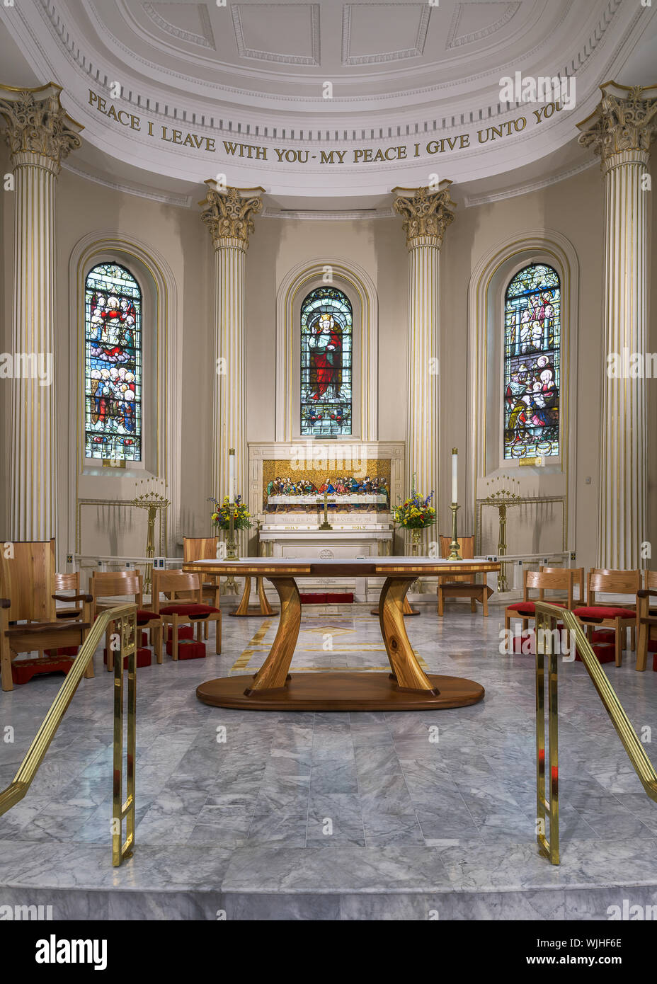 Altar and sanctuary inside the St. Paul's Episcopal Church on Grace ...