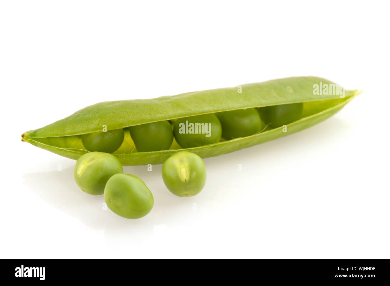 Single broad bean hi-res stock photography and images - Alamy