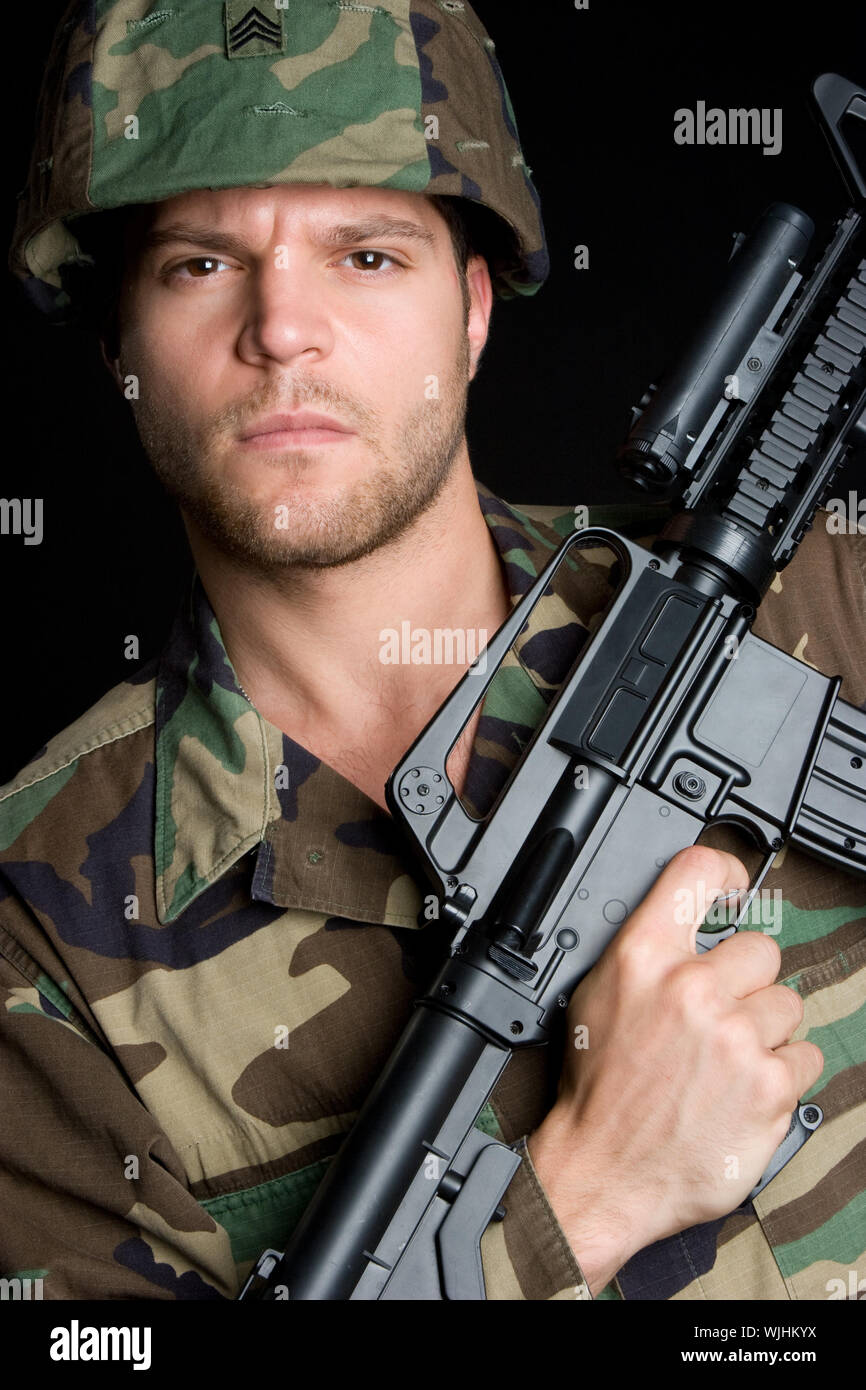 Soldier carrying machine gun Stock Photo - Alamy