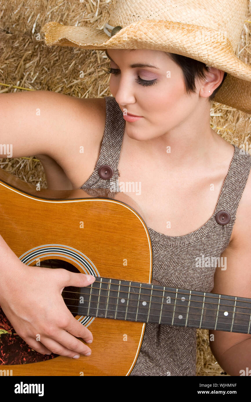 Beautiful country woman playing guitar Stock Photo - Alamy