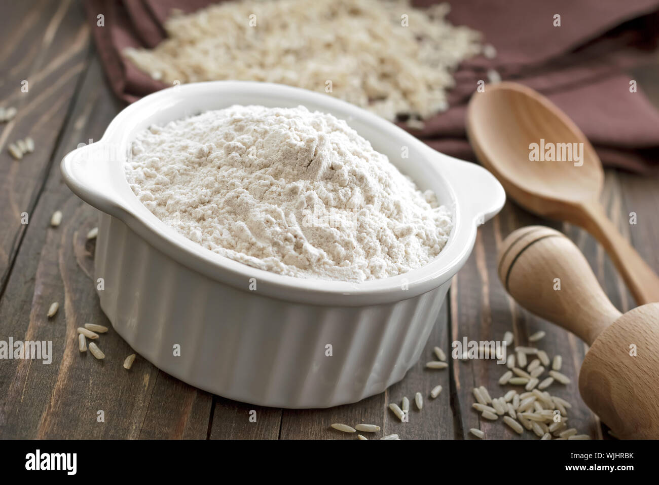 Single pile of flour hi-res stock photography and images - Alamy
