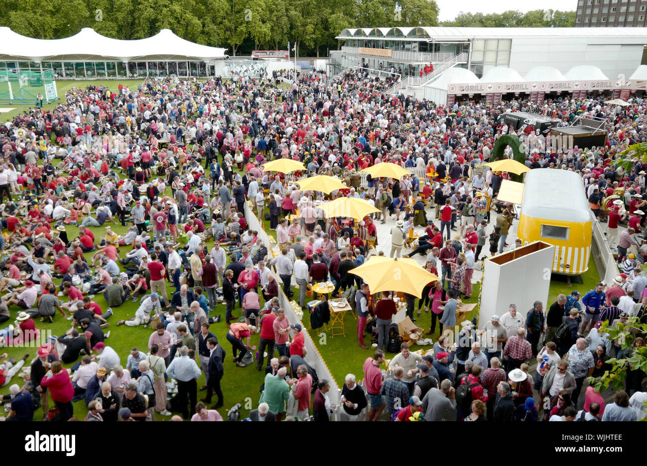 Cricket lords champagne hi-res stock photography and images - Alamy