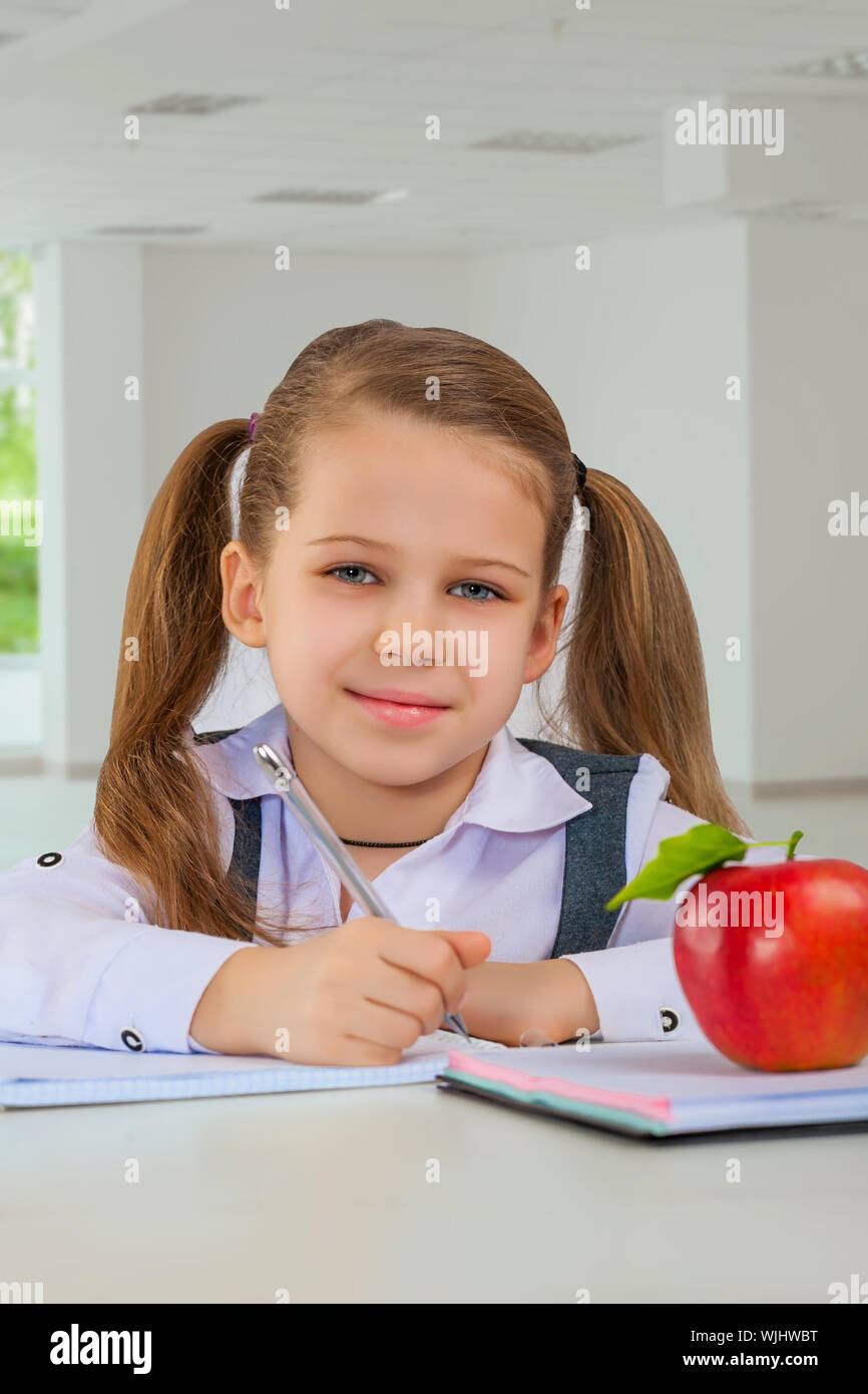 Litle girls hi-res stock photography and images - Alamy