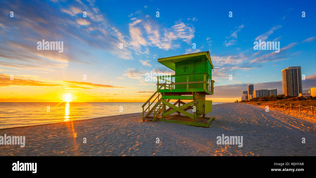 Famous Miami South Beach sunrise with lifeguard tower Stock Photo - Alamy
