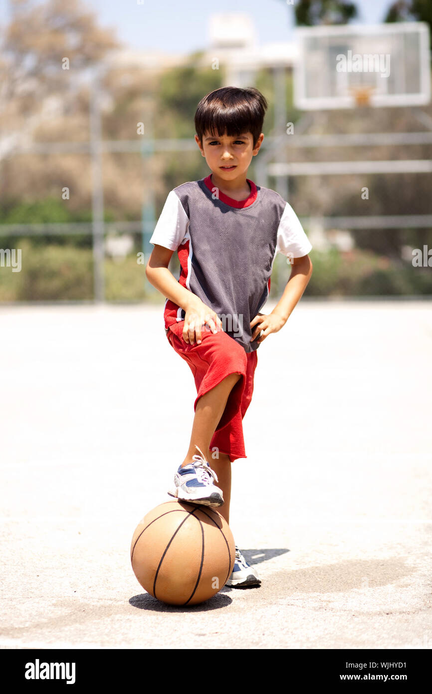 Basketball coaching kid hi-res stock photography and images - Alamy