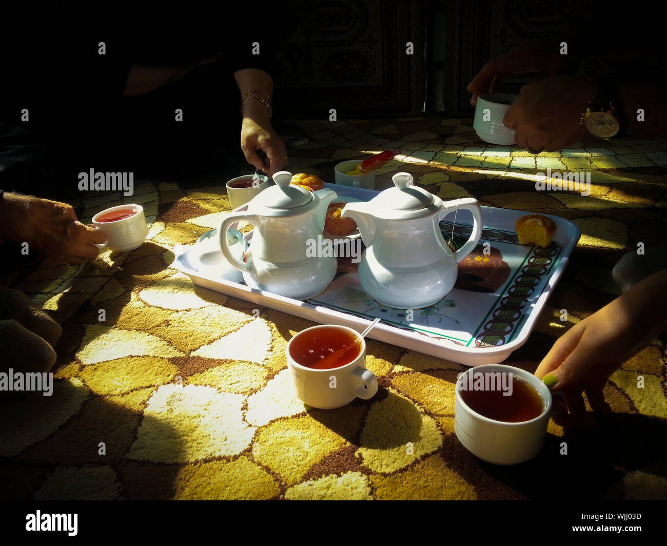 Men having afternoon tea hi-res stock photography and images - Alamy