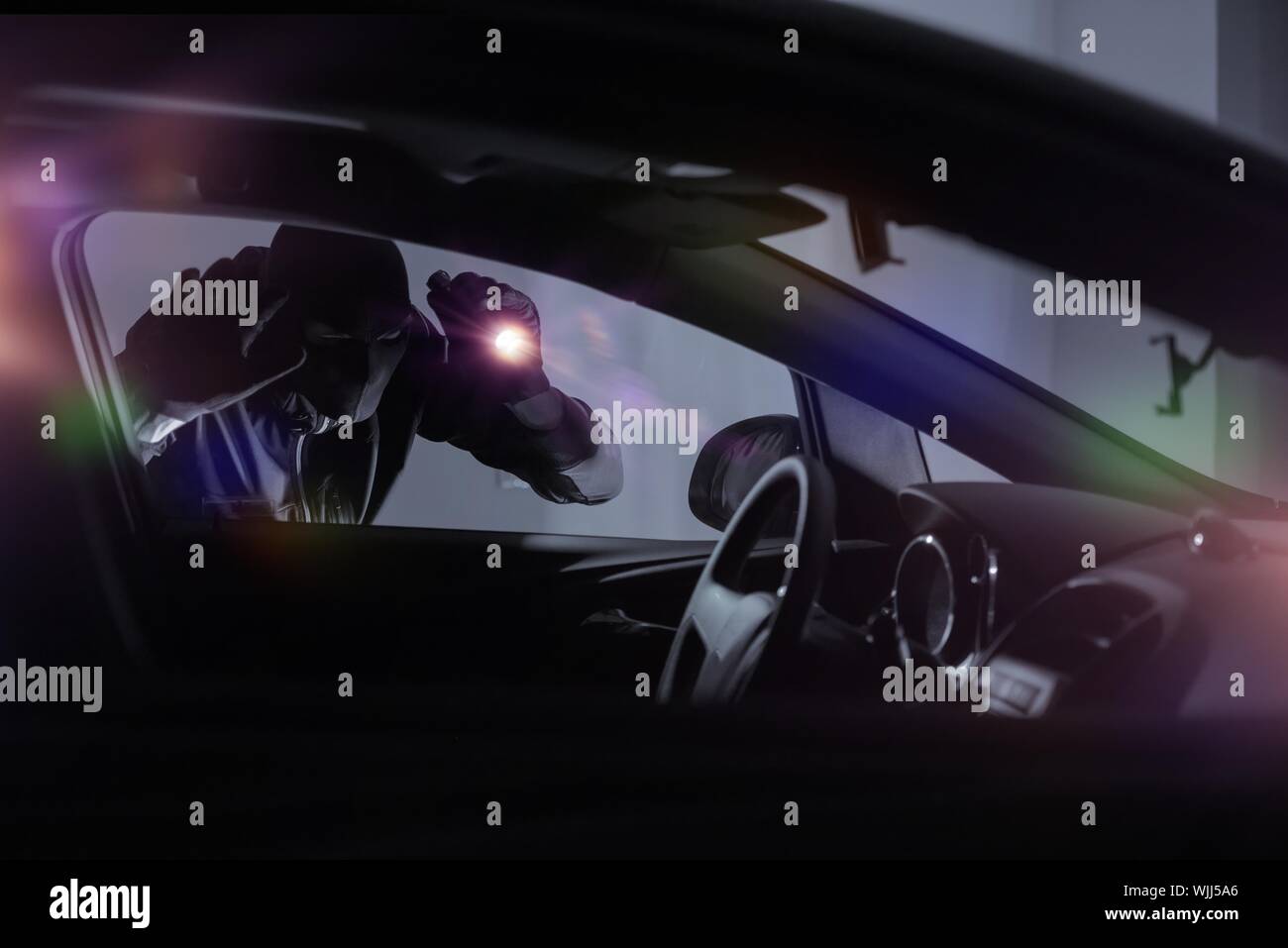 Car with flashlight hi-res stock photography and images - Alamy