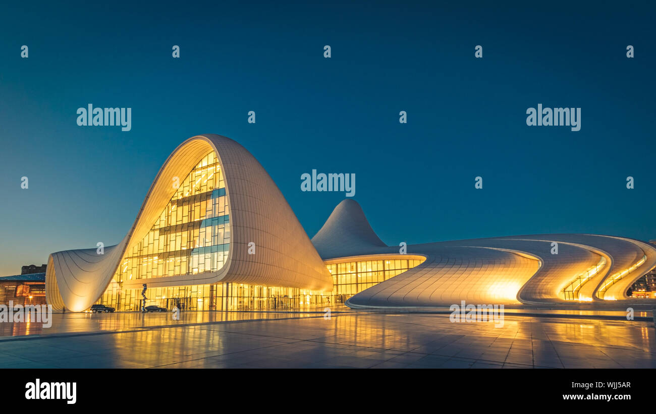 Beautiful curves hi-res stock photography and images - Alamy