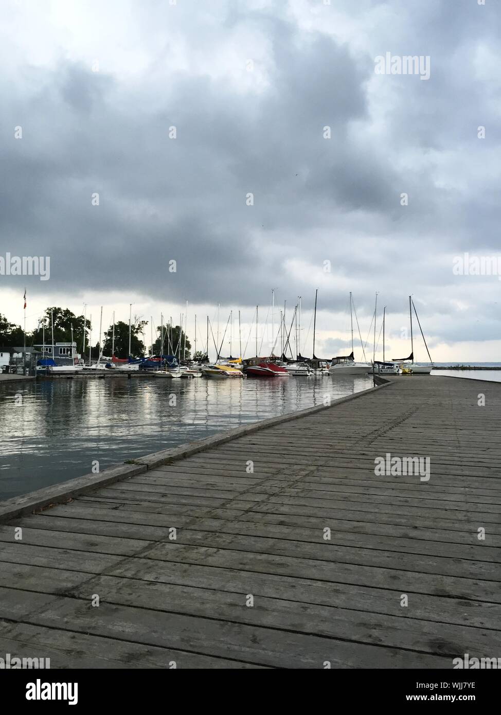 Jetty small hi-res stock photography and images - Alamy