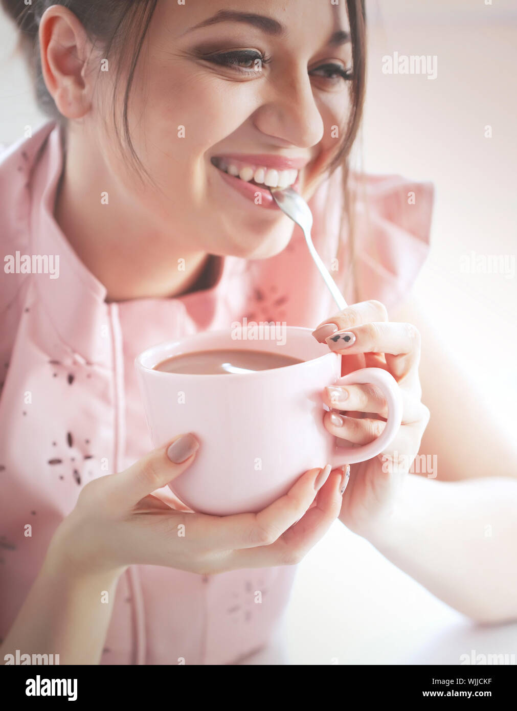 Woman drinking hot cocoa hi-res stock photography and images - Alamy