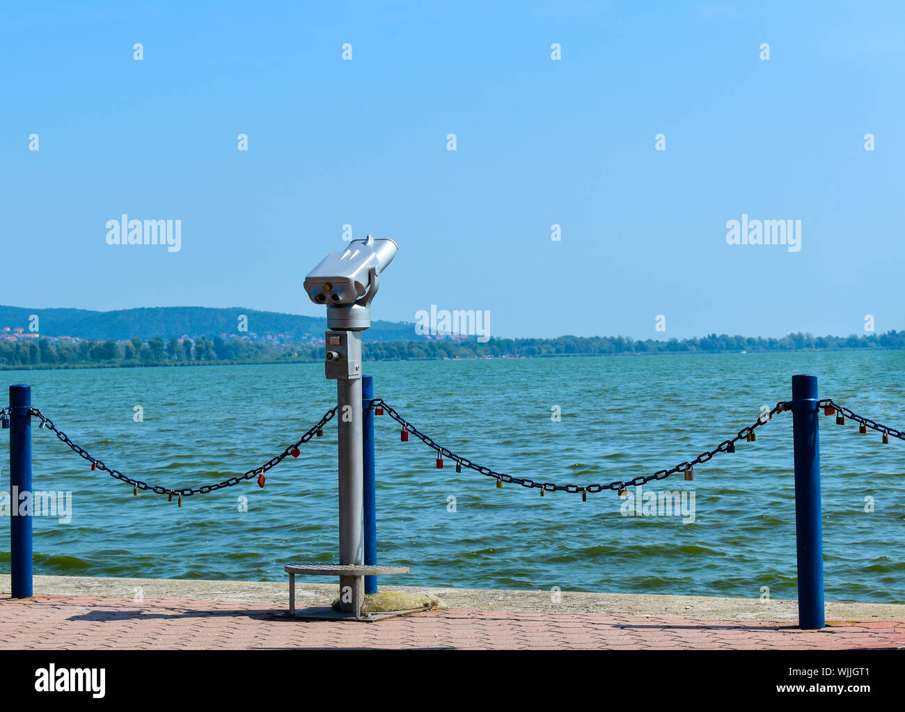 Outdoor binocular viewer hi-res stock photography and images - Alamy