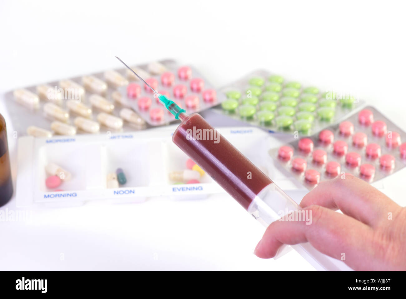 Hand injection hi-res stock photography and images - Alamy