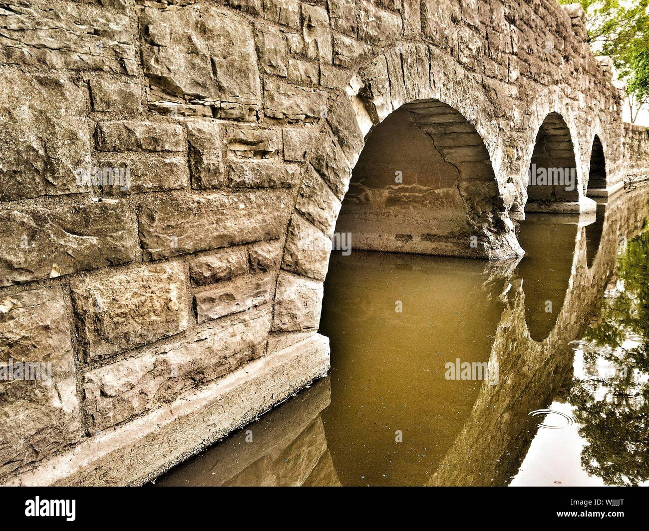 Old arch bridge hi-res stock photography and images - Alamy
