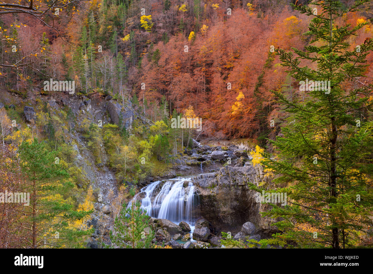 Cascada de arripas pyrenees hi-res stock photography and images - Alamy