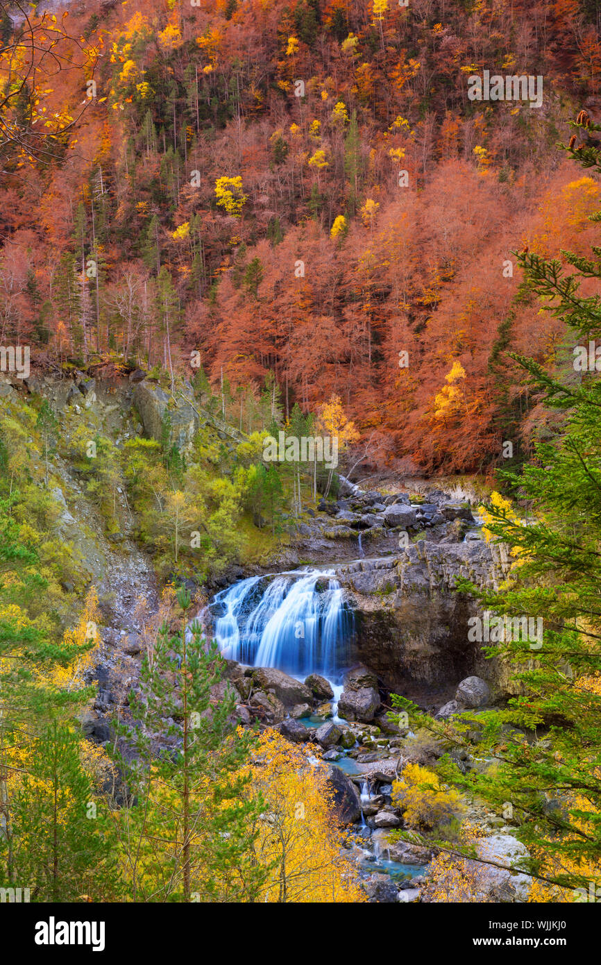 Cascada de arripas pyrenees hi-res stock photography and images - Alamy