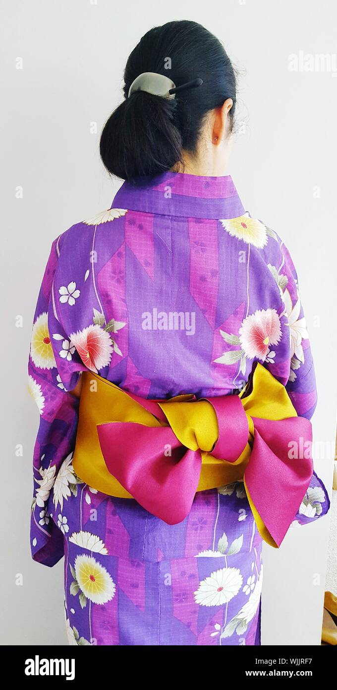 Woman kimono rear view hi-res stock photography and images - Alamy