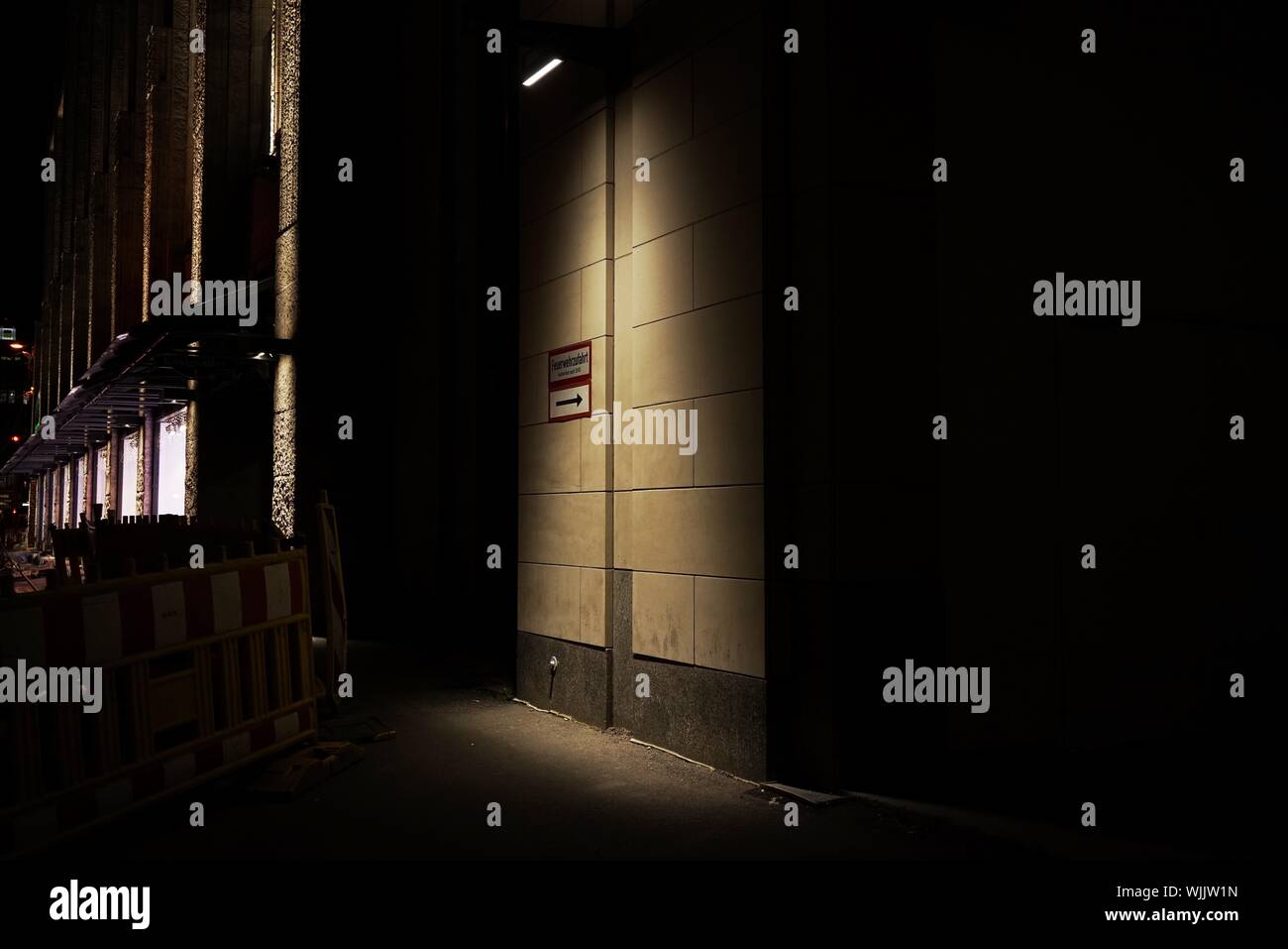 City building at night hi-res stock photography and images - Alamy