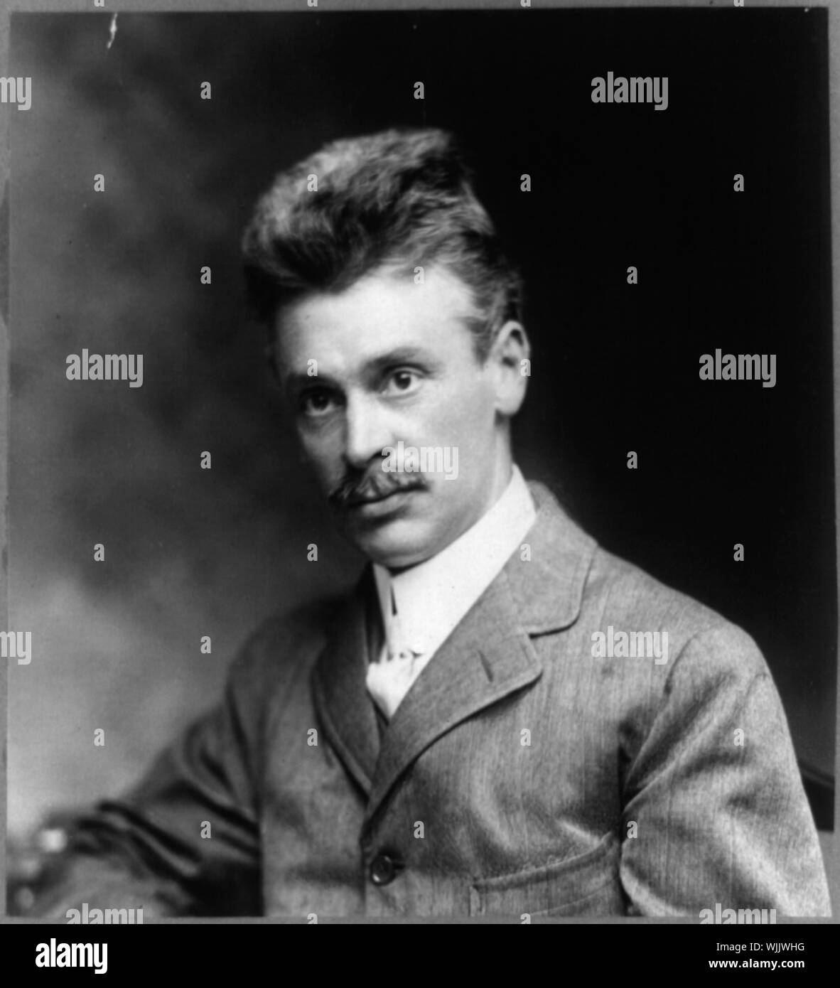 Hiram Percy Maxim, inventor, head-and-shoulders portrait, facing left ...