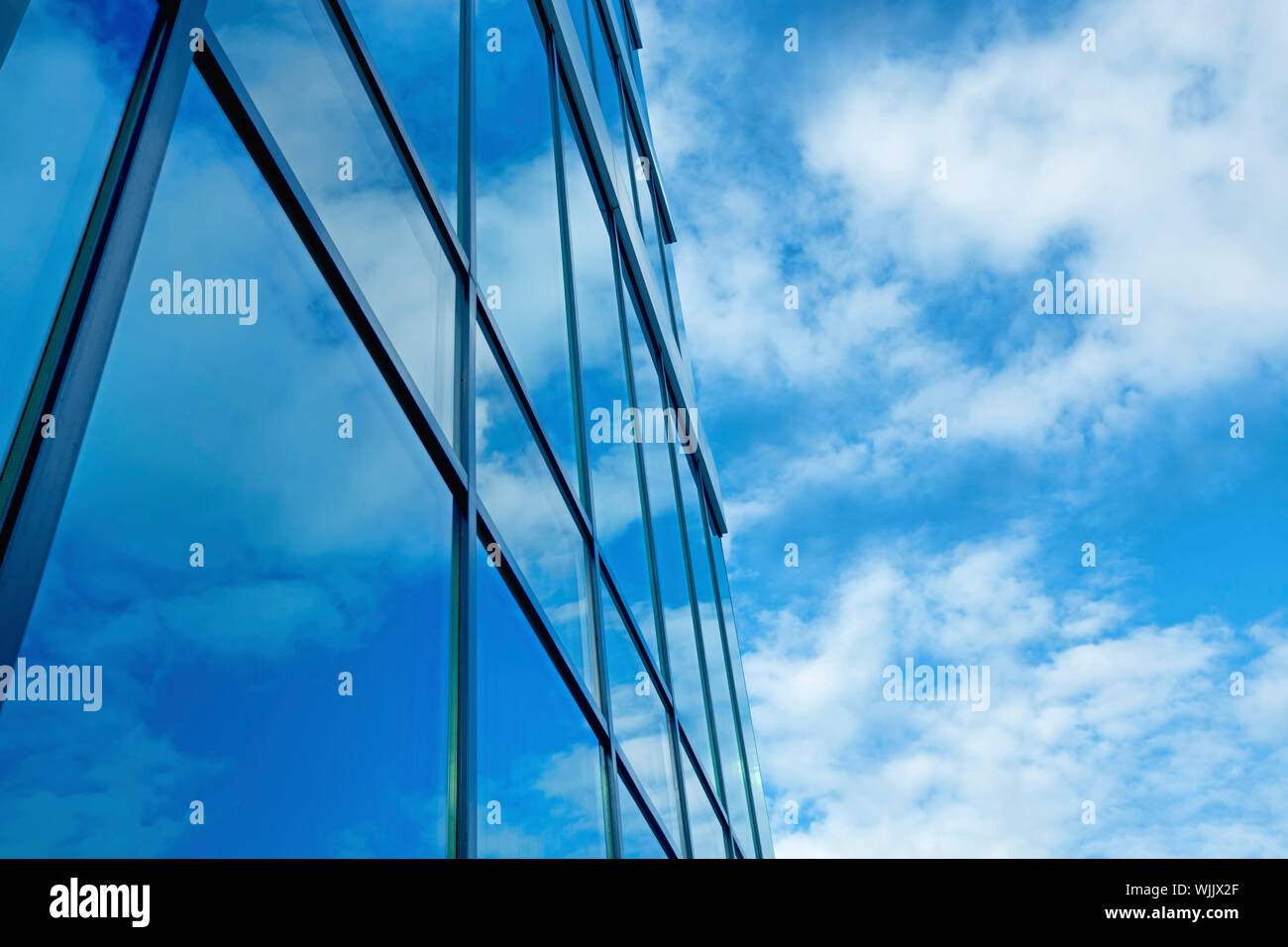 Clouds and blue sky reflection in glass skyscraper Stock Photo - Alamy