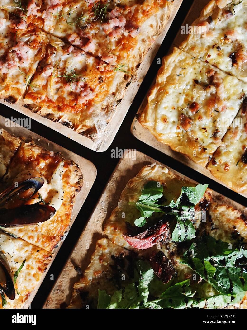 Pizza full view hi-res stock photography and images - Alamy