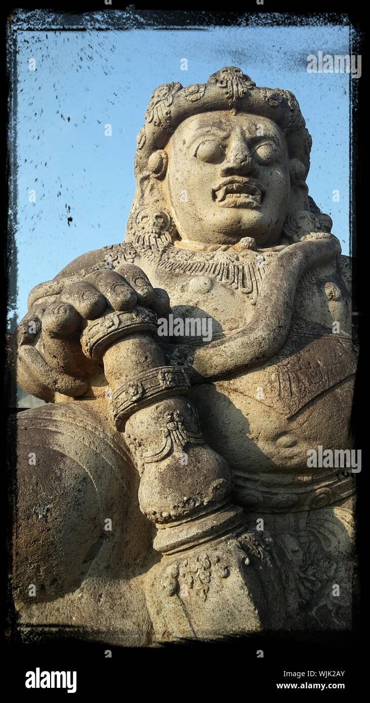 Monster statue hi-res stock photography and images - Alamy