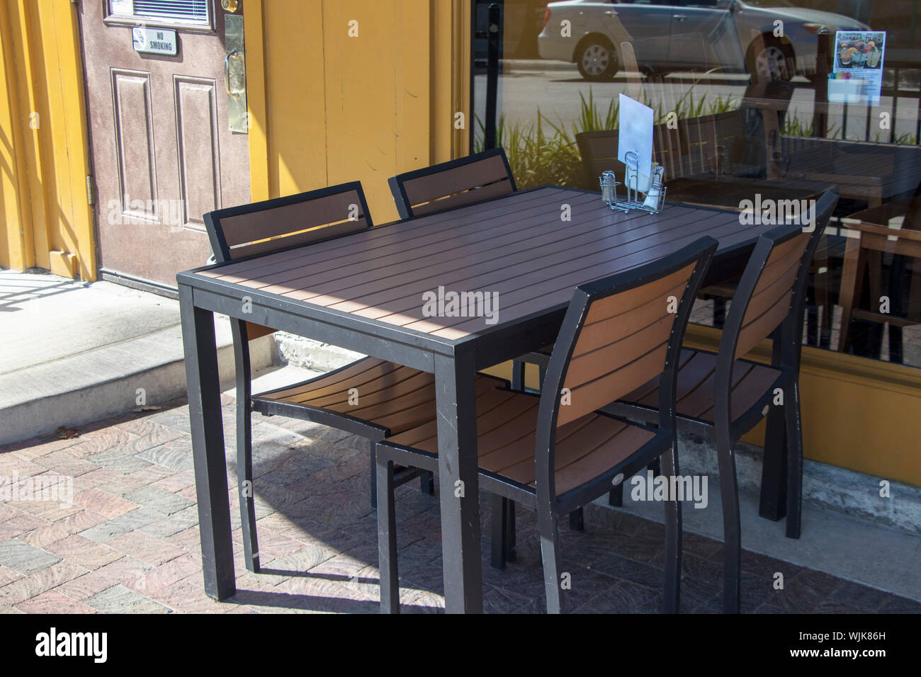 Kitchen table food gathering hi-res stock photography and images - Alamy