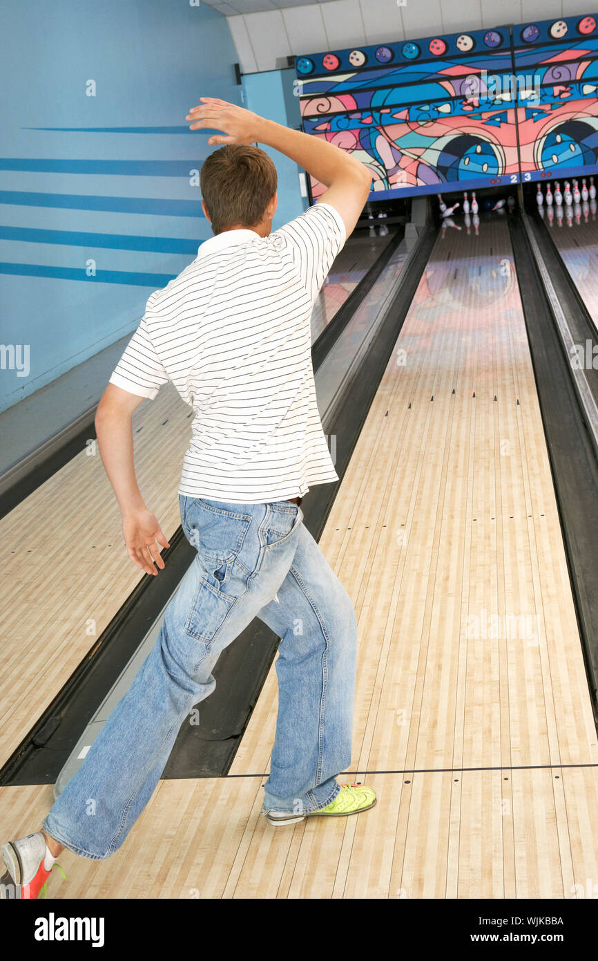 Man bowling rear view hi-res stock photography and images - Alamy