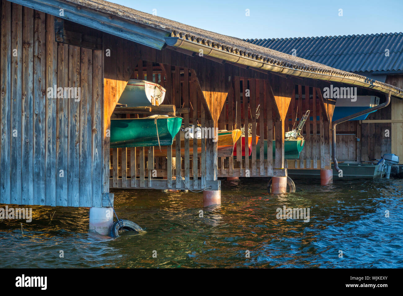 Bootshaus am Obertrumer See, Salzburg, Österreich Stock Photo - Alamy