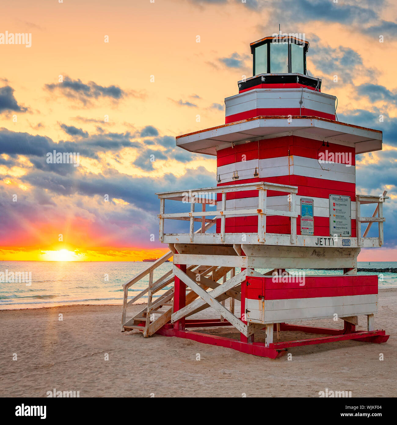Miami South Beach sunrise with famous lifeguard tower Stock Photo - Alamy