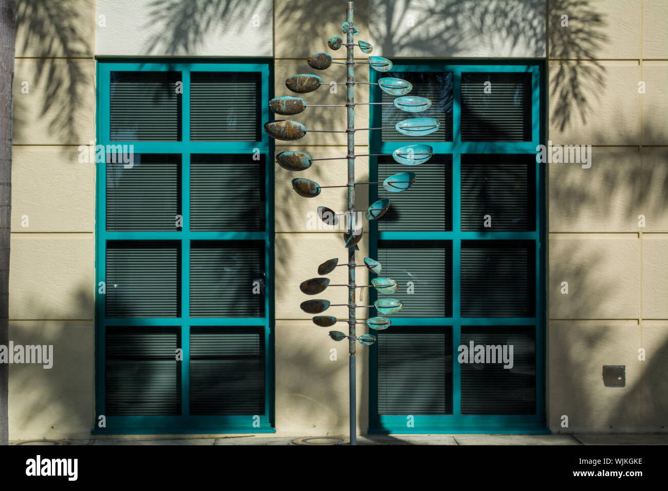 Windows and sculpture hi-res stock photography and images - Alamy