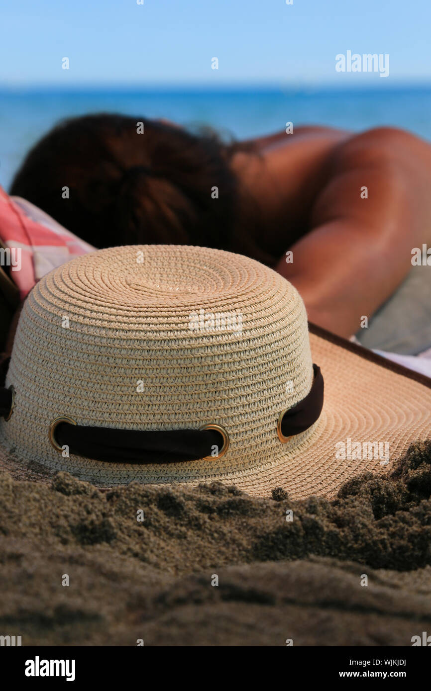 Sleeping in sand hi-res stock photography and images - Alamy