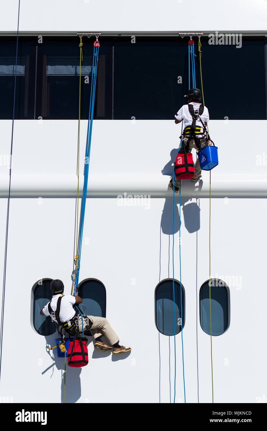 Ship cleaning hi-res stock photography and images - Alamy